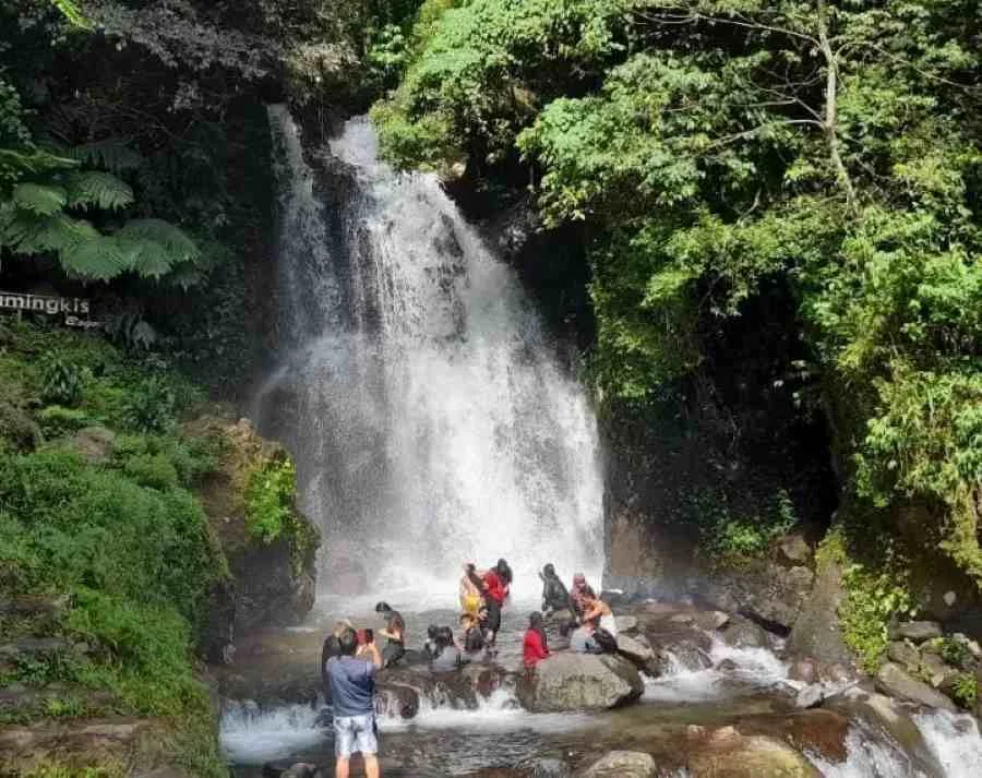 10 Wisata Bogor Air Terjun Paling Indah, Lengkap & Terbaru